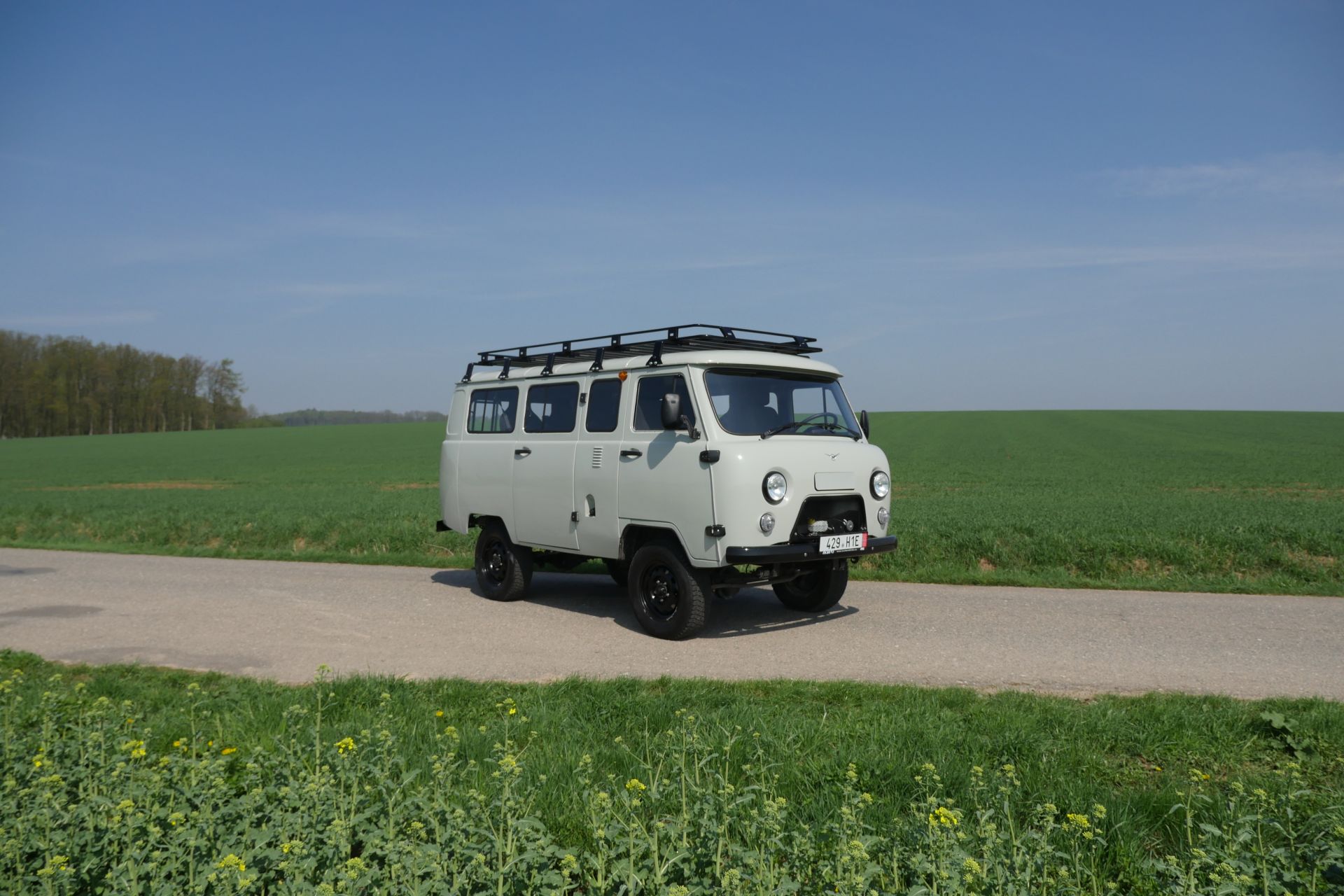 UAZ - Automobily UAZ všech provedení.